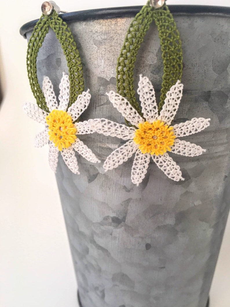 Daisy Flower Earrings / White Flower Dangle Earrings / Flower - Etsy