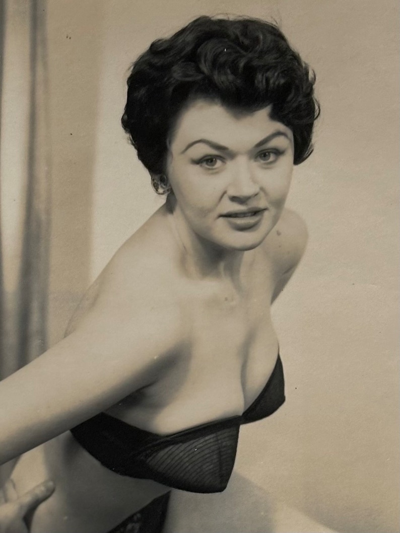 Vintage 1950s Mature Nude Photograph Of A Seductive Pinup Model With