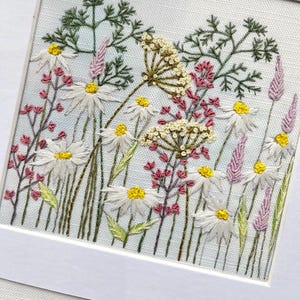 Daisy & Cow Parsley Hand Embroidery Full Kit: Pre-printed Colour Linen ...