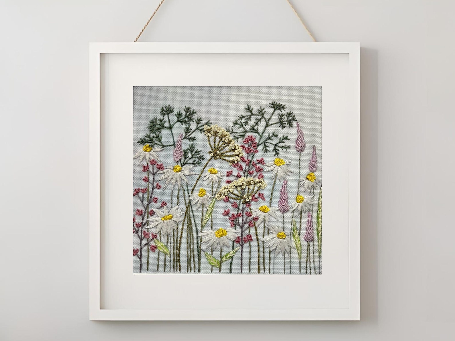 Daisy & Cow Parsley Hand Embroidery Full Kit: Pre-printed Colour Linen ...