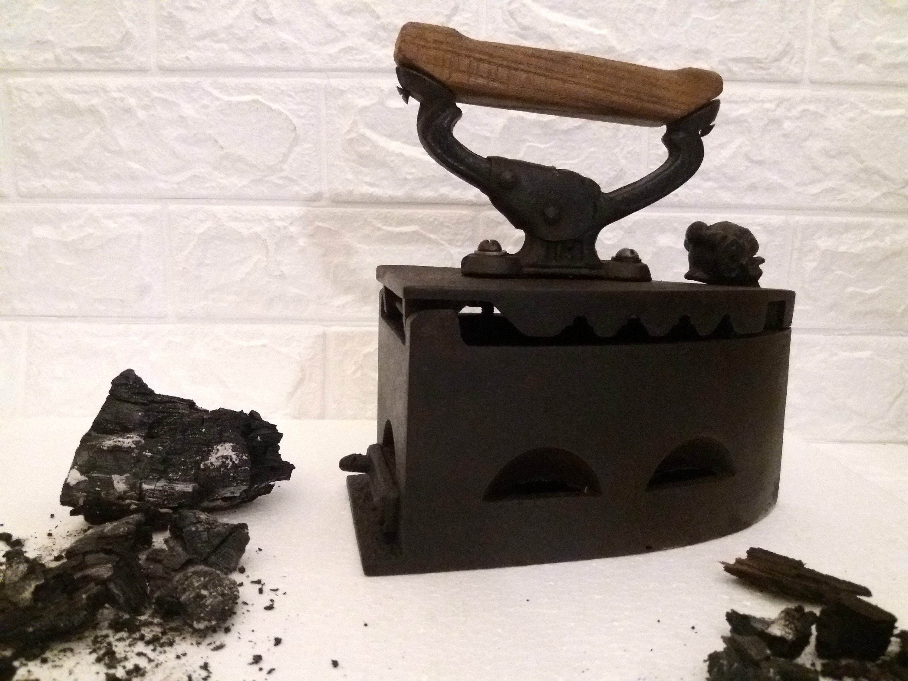 Vintage iron Antique box iron with wooden handle Antique | Etsy