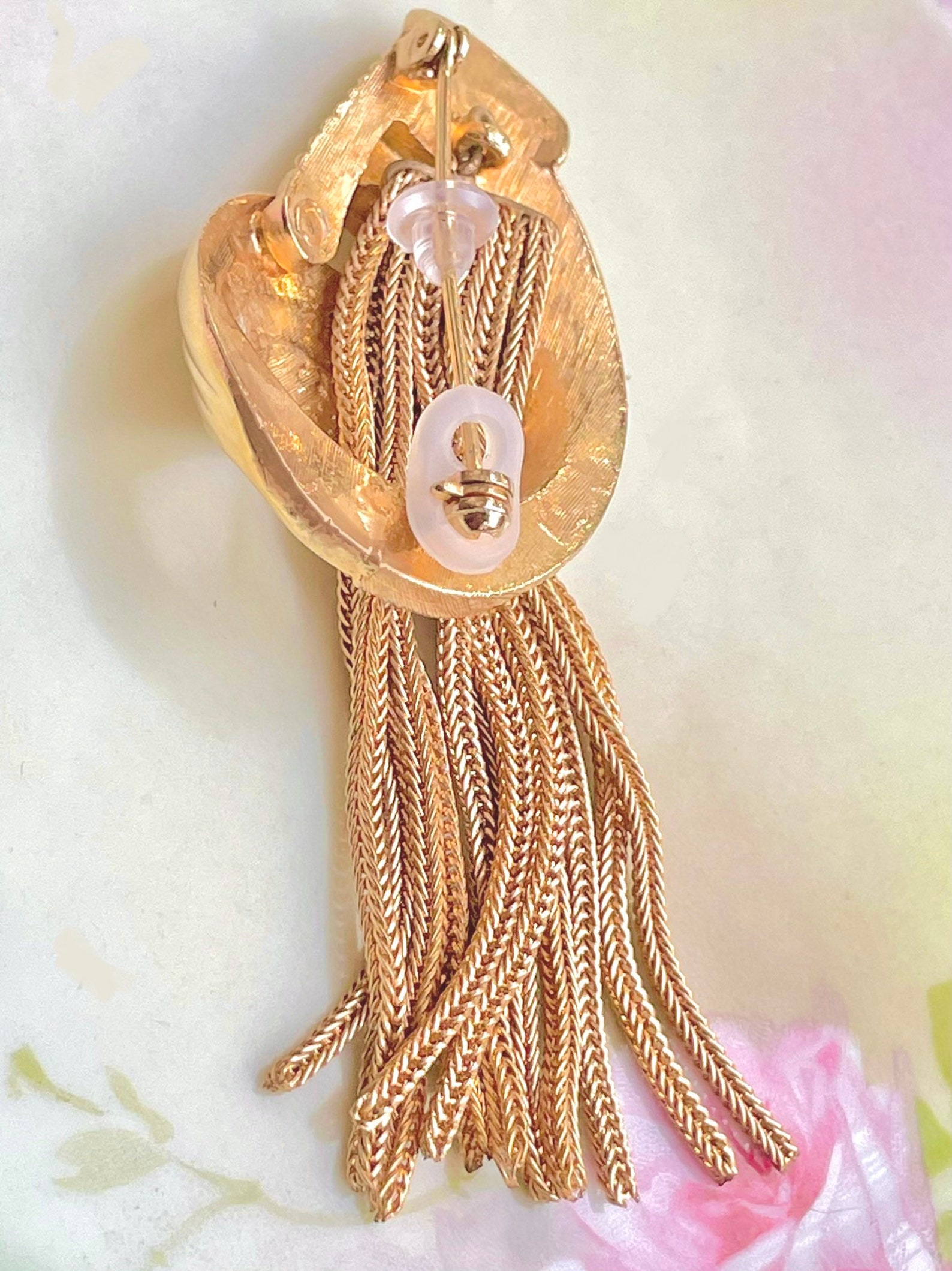 Versatile BROOCH LOCK Keeps Your Brooch Secure and Transforms It Into a ...