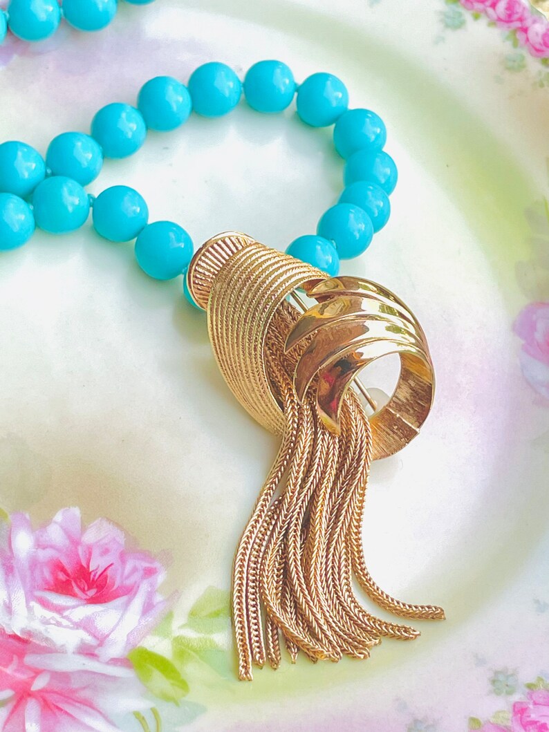 Versatile BROOCH LOCK Keeps Your Brooch Secure and Transforms It Into a ...