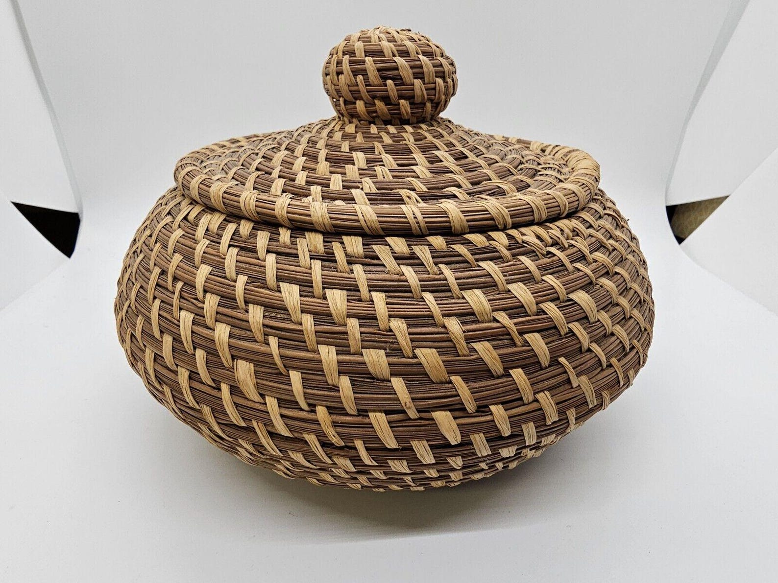 Native American Pine Needle Spiral Lidded Basket Great Quality 5" Tall ...