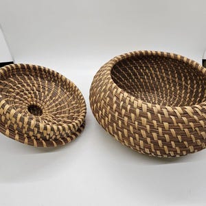 Native American Pine Needle Spiral Lidded Basket Great Quality 5" Tall ...