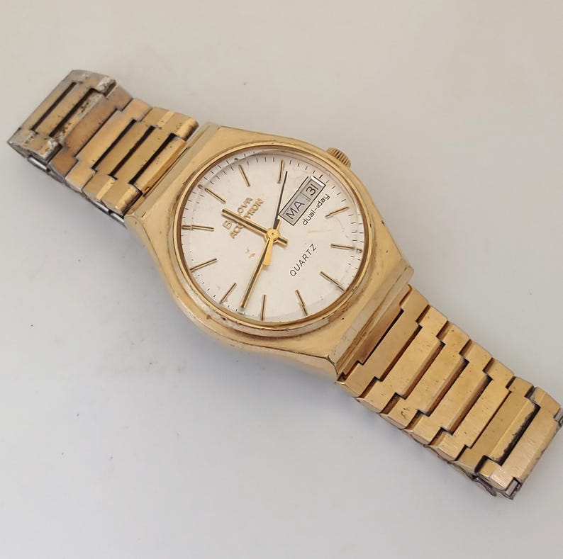 Vintage 1977 Bulova ACCUTRON Dual-day Quartz Watch - Etsy