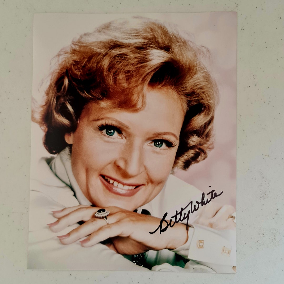 Betty White Autographed 8x10 Photo COA #BW38748 - Etsy