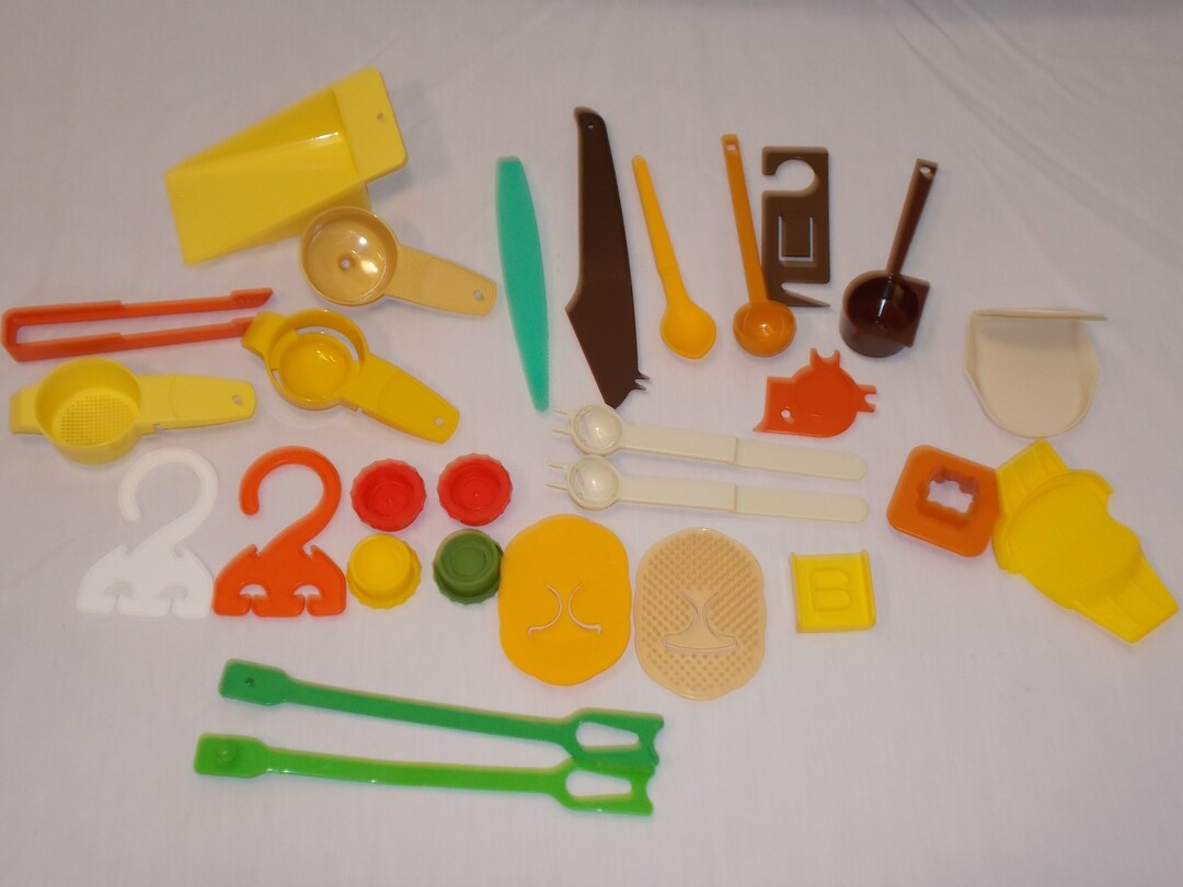 HUGE 28 Piece Vintage Tupperware Kitchen Gadget Lot All CLEAN Excellent ...