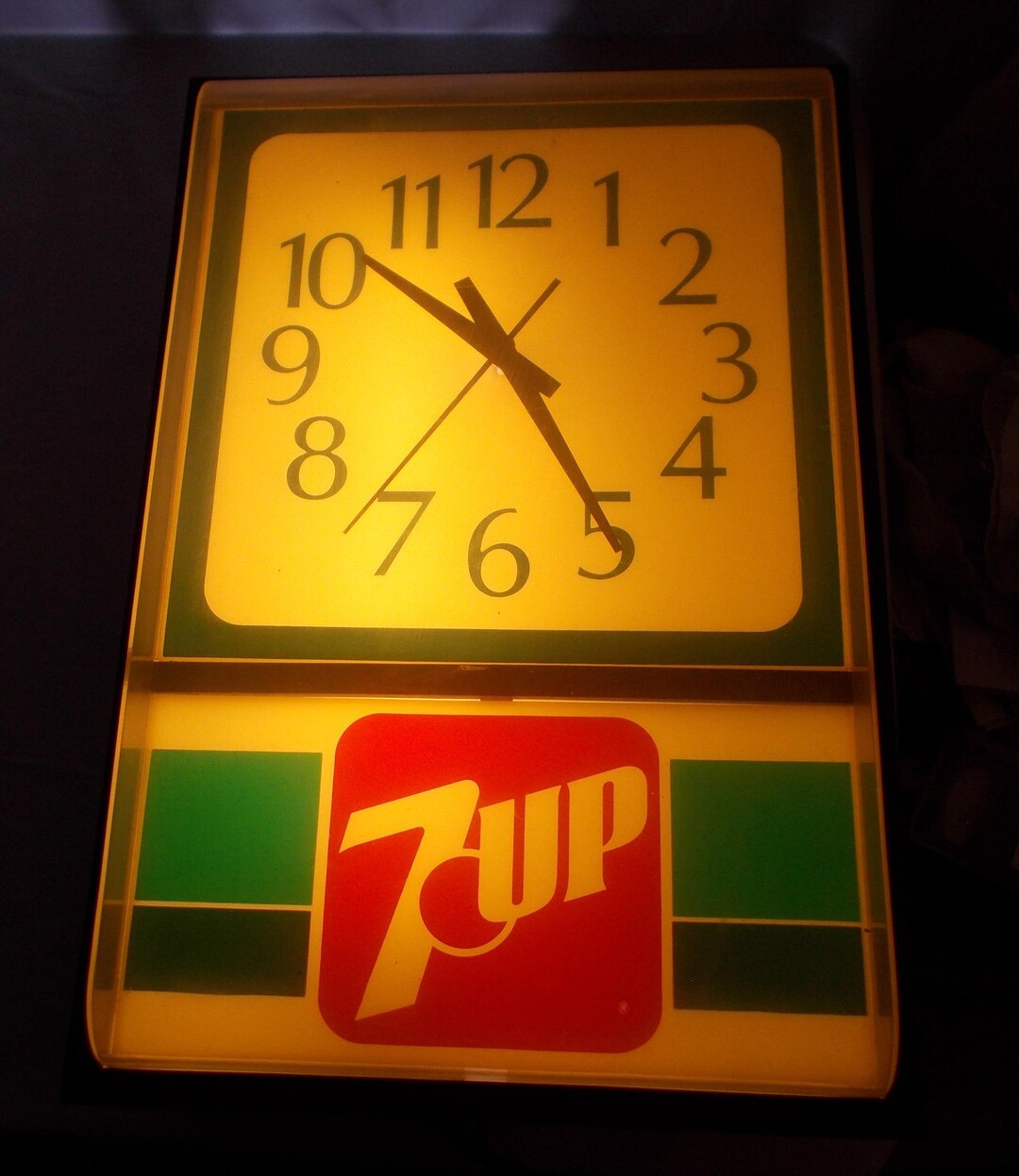 Vintage 7up Lighted Wall Clock Medallion 12 Illuminated Clock 7195 ...