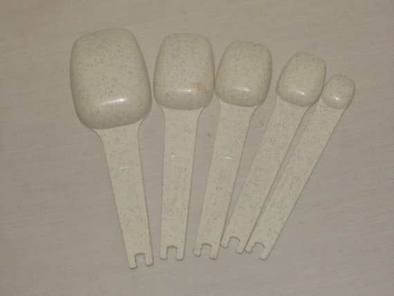 Off-White Vintage Tupperware Measuring Spoons Cookware Kitchen & Dining ...