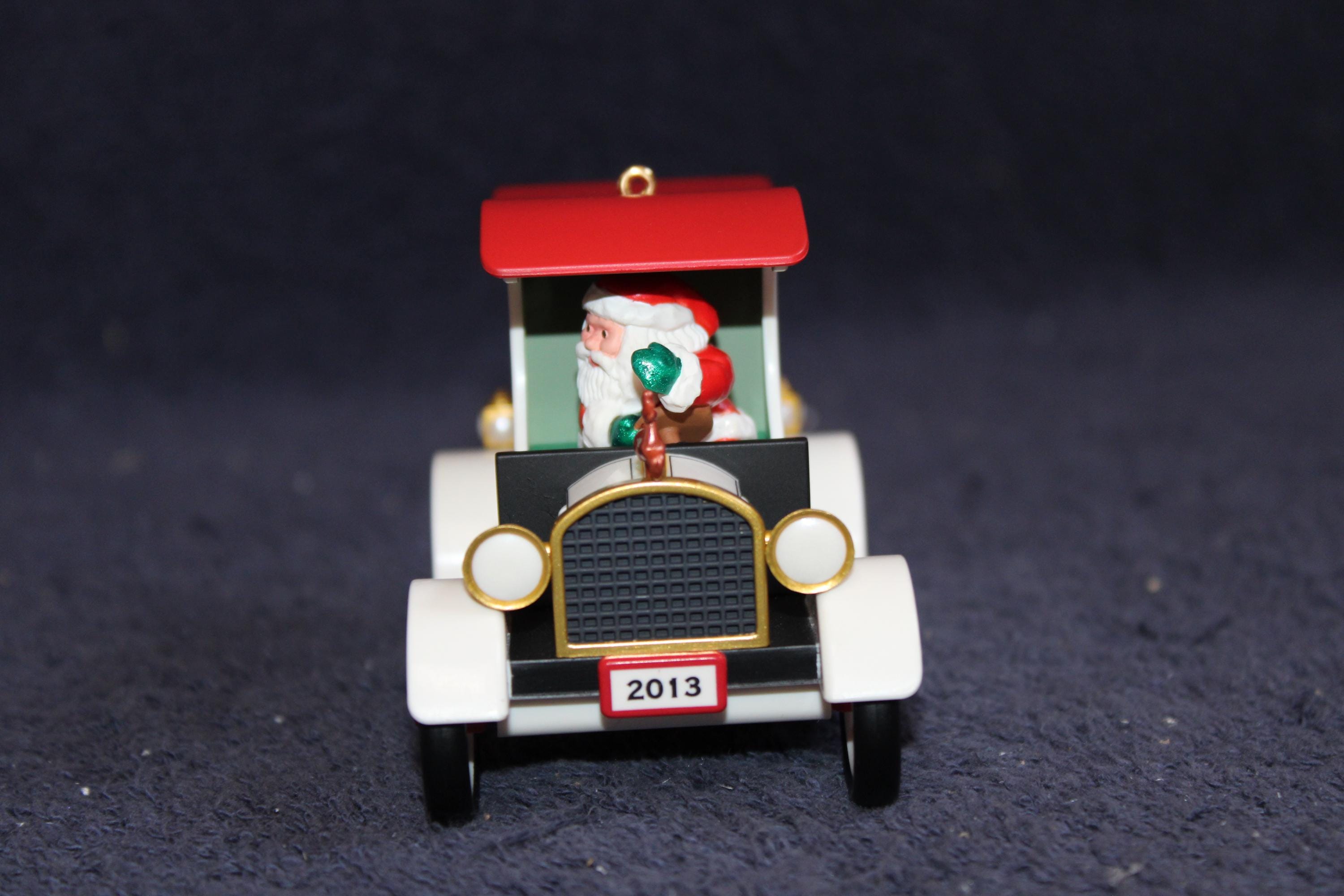 Choice: Hallmark Keepsake Ornament "christmas Window Series" 11th in ...