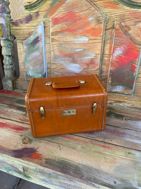 antique chinese train case - Gem