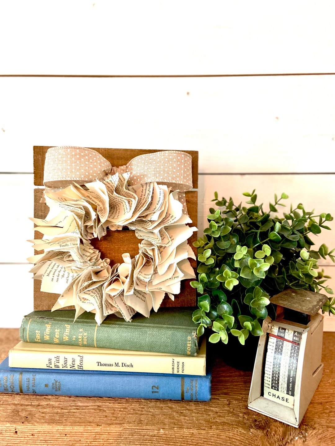 Book Page Wreath, Book Page Art, Teacher Gift, Book Lover Gift - Etsy