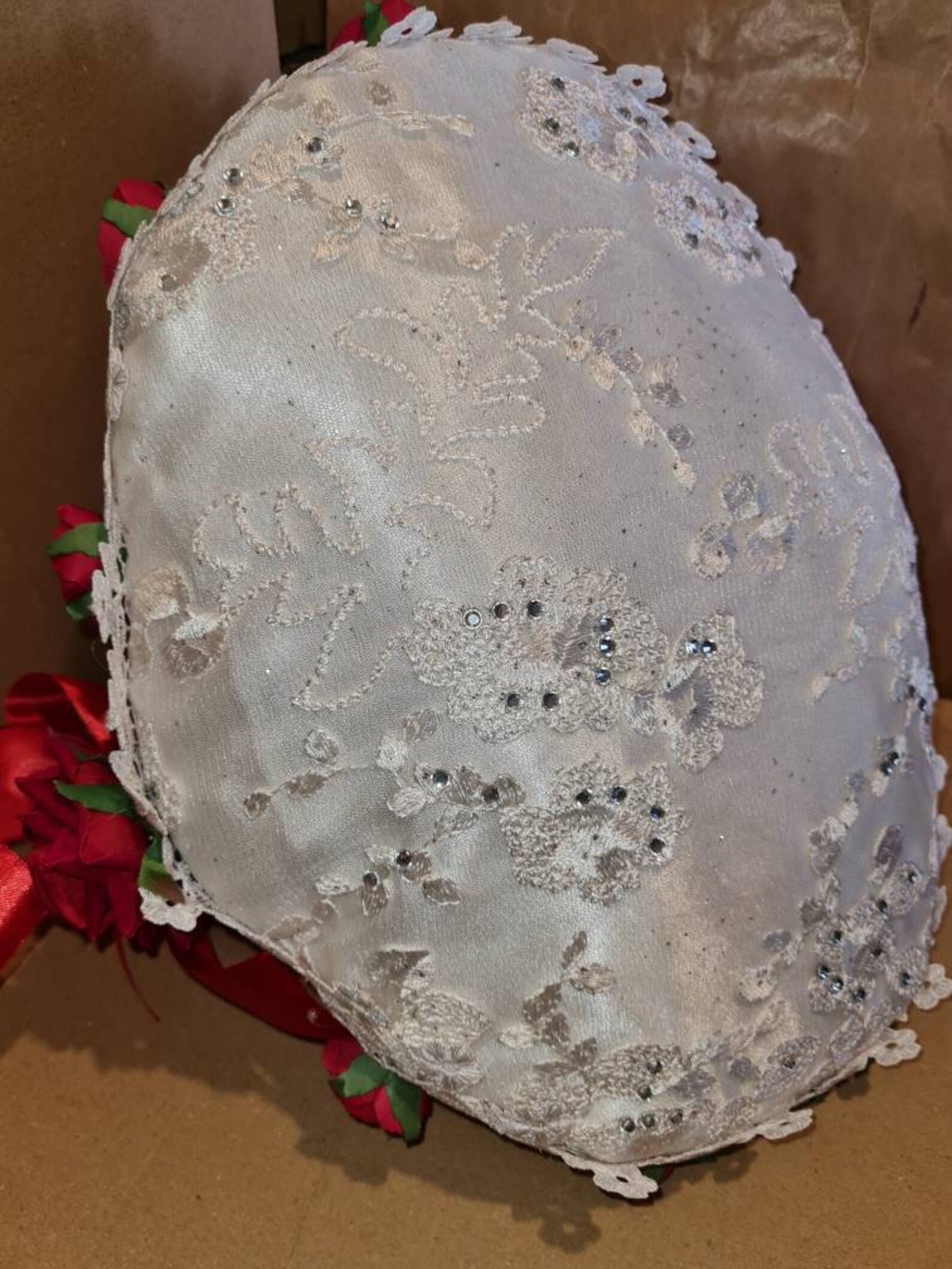 White and Red Wicker Basket in Satin, With White Roses, Organza Knots ...