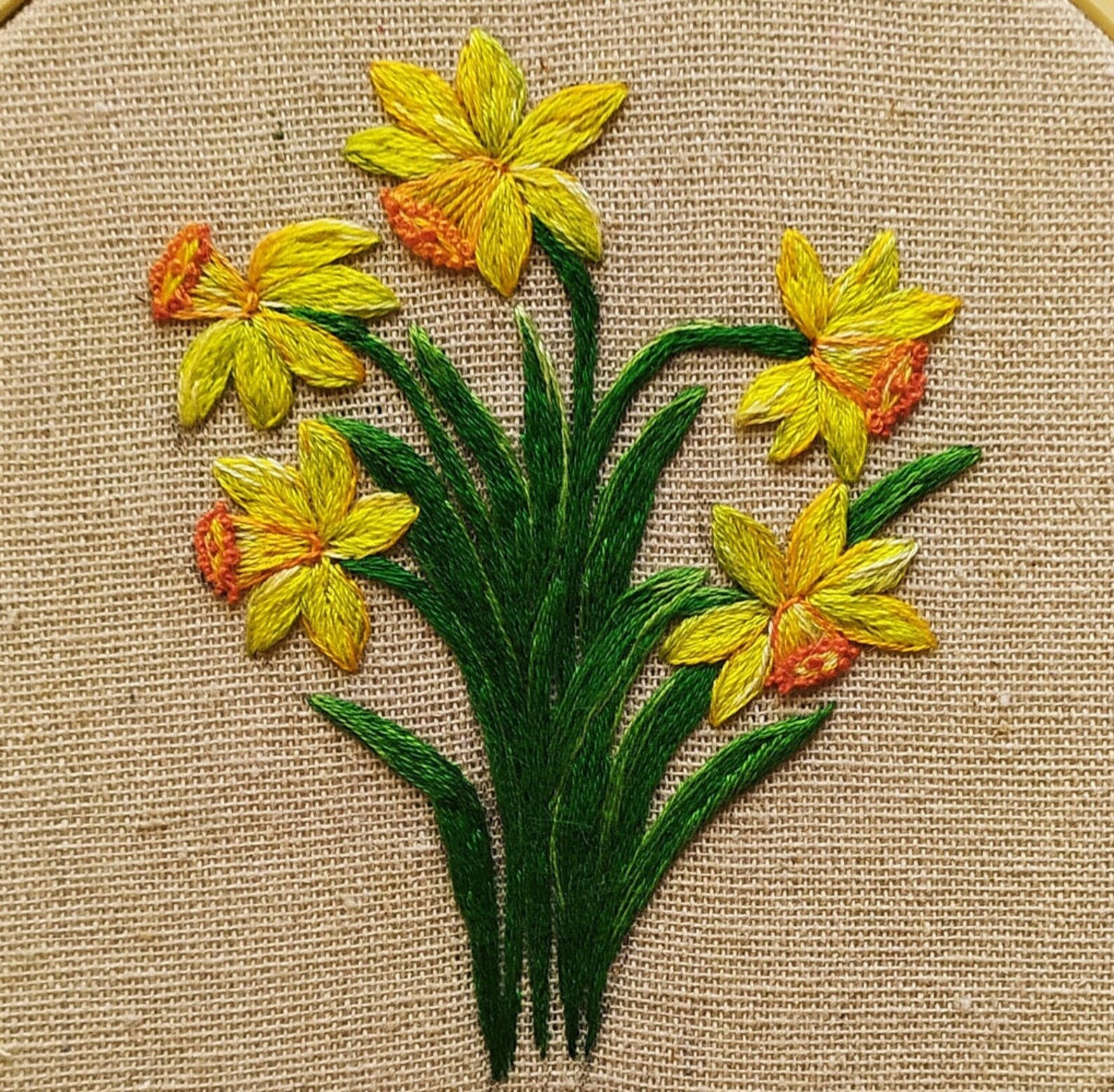 Daffodil Spring Flowers, Embroidery Flowers, Botanical Flowers, Modern ...