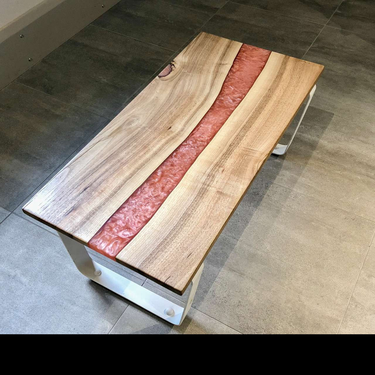 Tisch mit Epoxidharz Couchtisch Epoxy Massivholz Walnussbaum | Etsy