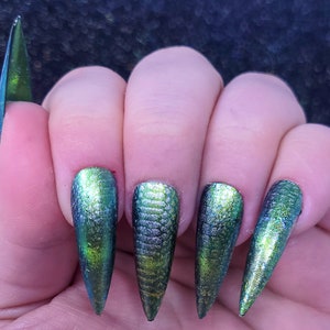 Snake Skin Press on Nails, Dragon Scales Nail Design, Ombre Nail Art ...