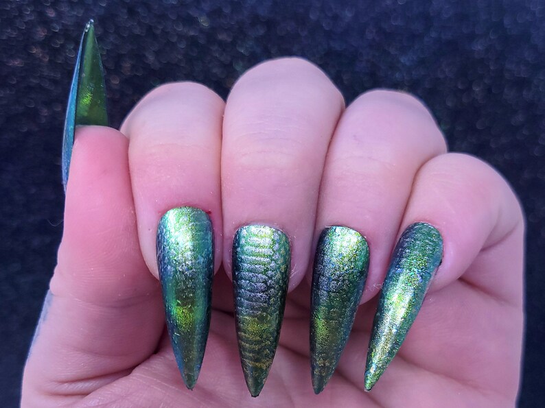 Snake Skin Press on Nails, Dragon Scales Nail Design, Ombre Nail Art ...