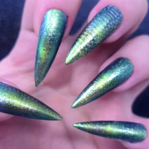 Snake Skin Press on Nails, Dragon Scales Nail Design, Ombre Nail Art ...