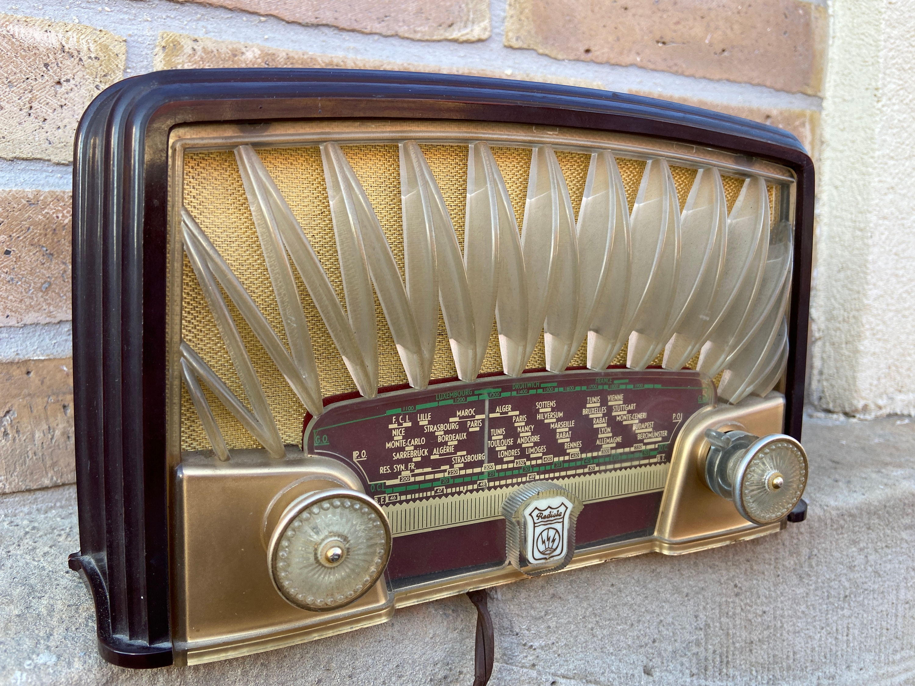 Admiral Bakelite Radio for sale | Only 2 left at -75%