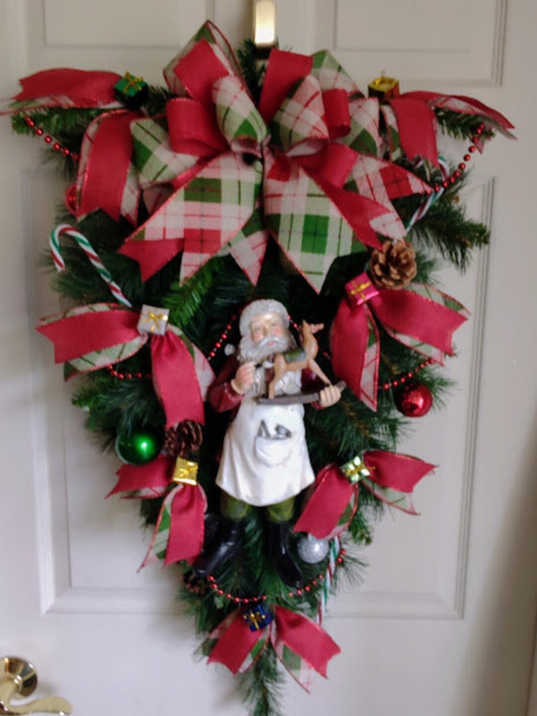 Santa Swag, Traditional Santa Wreath, Santa's Workshop, Teardrop Santa ...