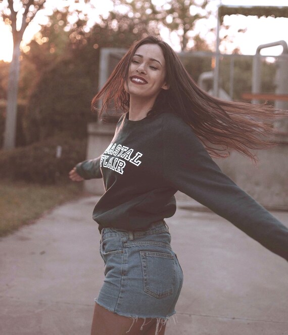 Suéter universitario de mujer azul con letras hecho a mano en - Etsy España