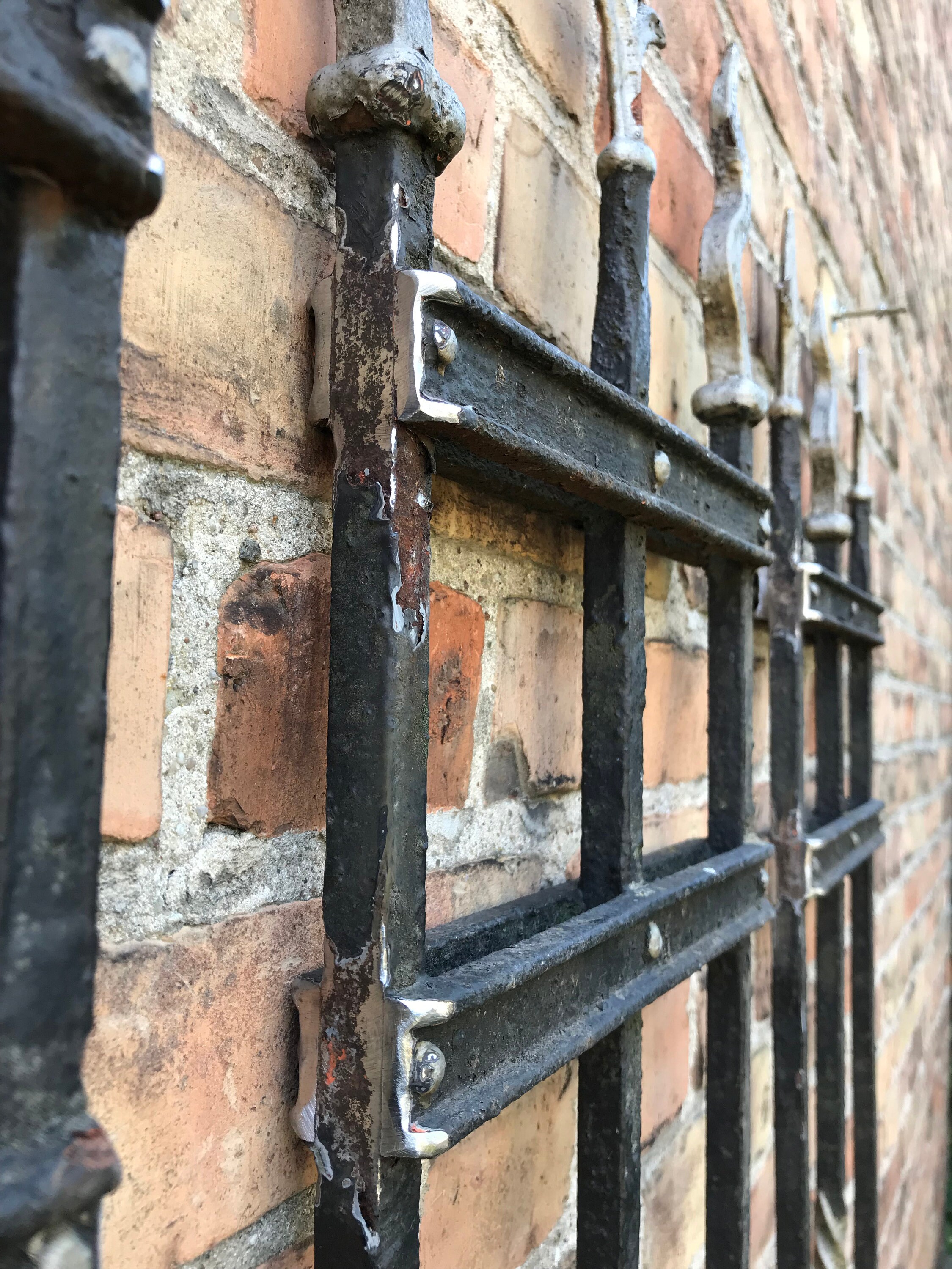 high wrought-iron rank grid 138 cm