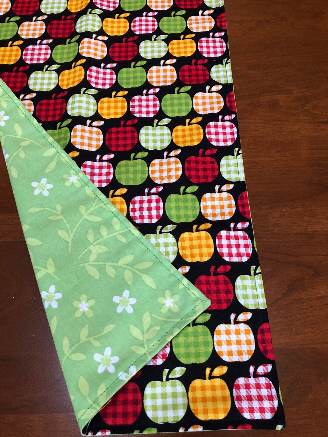 Apples Daisies Reversible Table Runnercountry Check Apples Table Linen ...