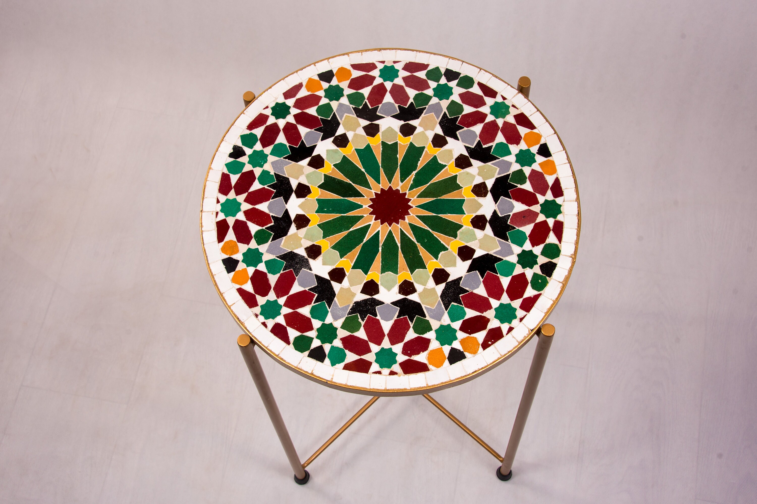Tables En Zellige Marocain De Fès: Ajouter Lartisanat Traditionnel Et ...