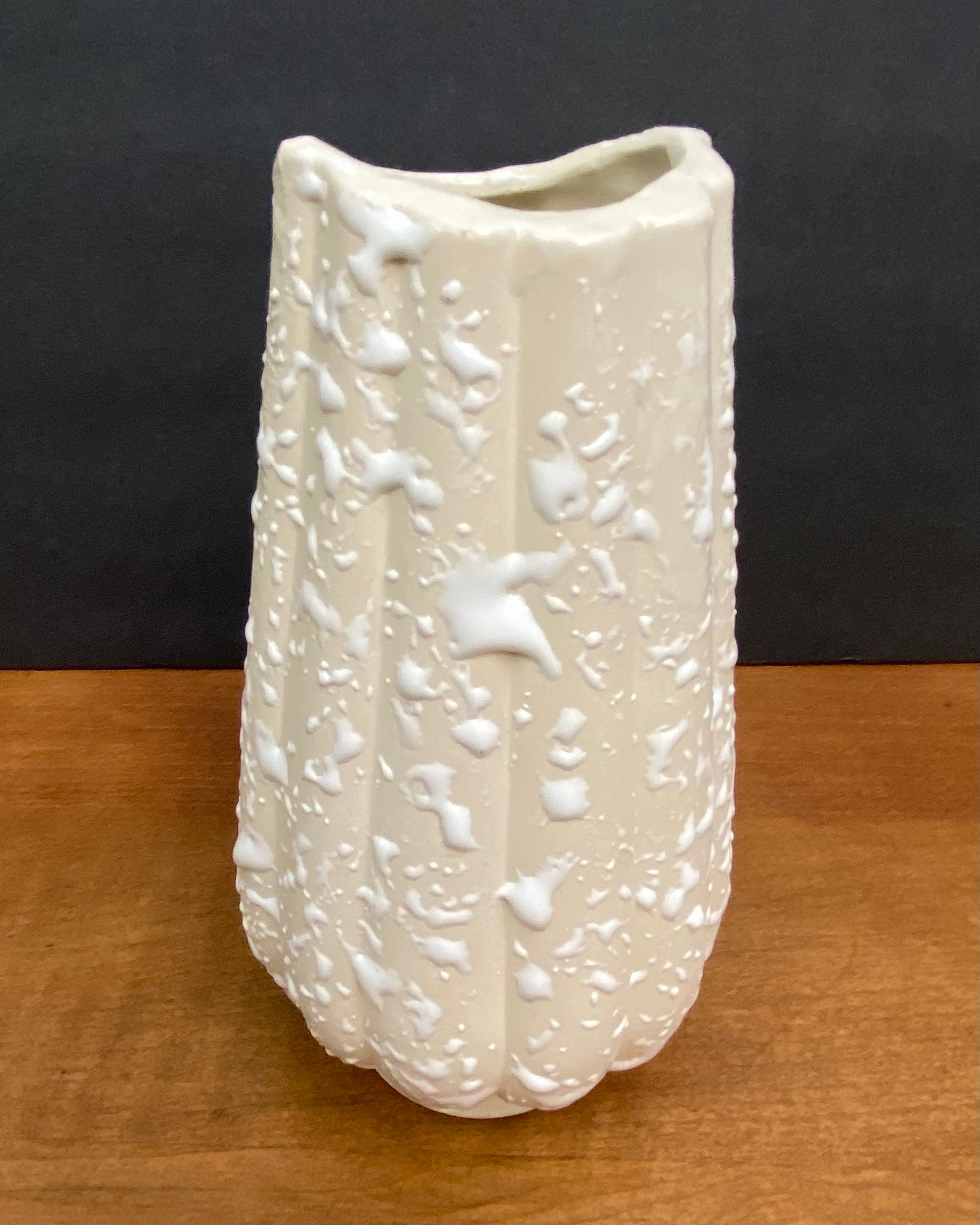 Vintage MCM Cream Ribbed Bud Vase W/ White Splatter Glaze - Etsy