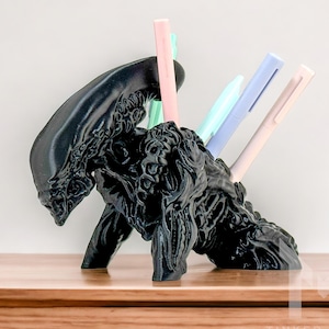 Alien Xenomorph Pen Holder, Gothic, Xeno, Alien Pencil Pen Display ...