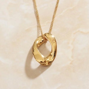 Gold Infinite Loop Pendant Necklace - Etsy