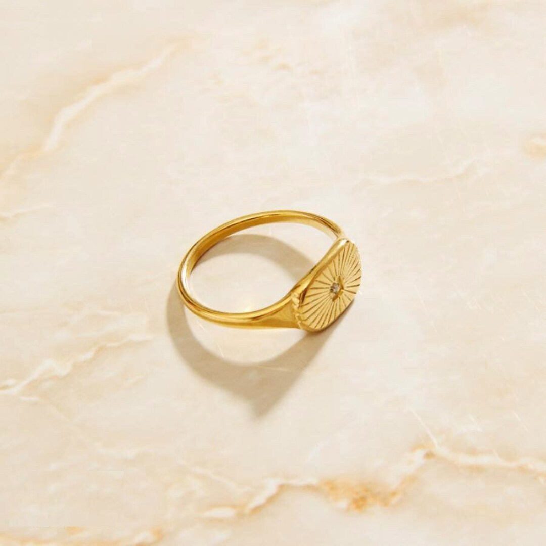 Gold Shining Bright Star Signet Ring - Etsy