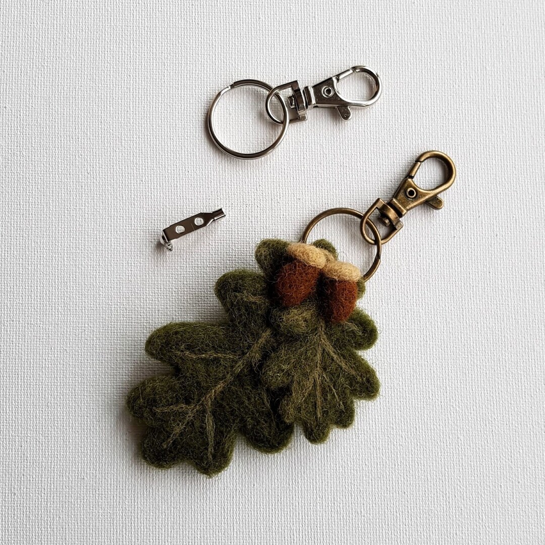 MADE TO ORDER Needle Felted Oak Leaves and Acorns. Choose Brooch or Keyring/bag Charm. Evergreen ...