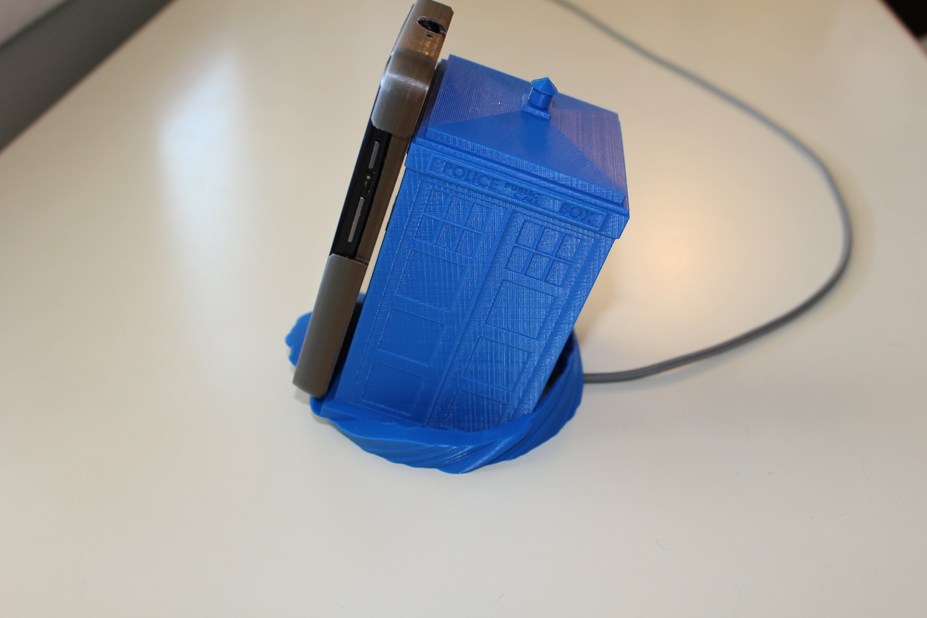 TARDIS Phone Stand Entering Time Warp With Wireless Charging - Etsy