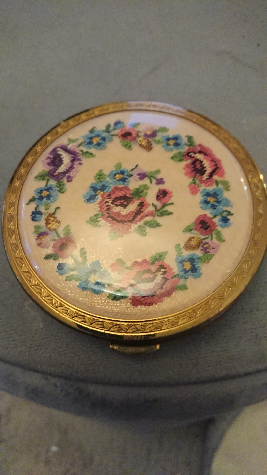 Beautiful 1950s Kigu Petit Point Flower Dedign Powder Compact - Etsy