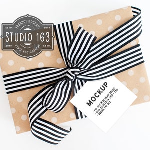 Square Gift Tag Mockup, Favor Bag Sticker Label Mockup, Kraft Paper ...