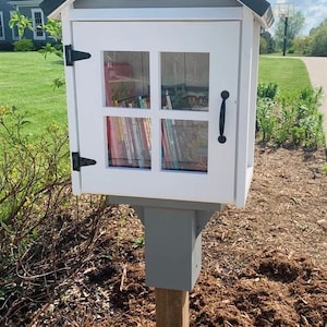 Pole Topper for Sharing Libraries - From the Family of the Founder of ...