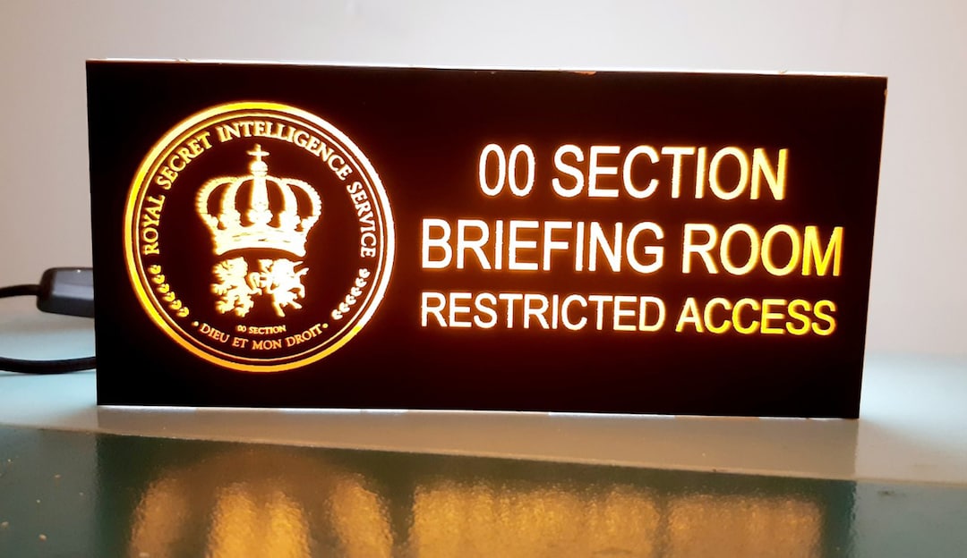 James Bond Inspired MI5 '00 Section Briefing Room' USB Desk Lantern ...