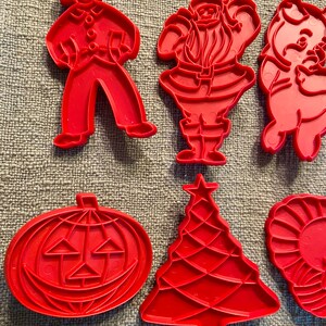 Red Tupperware Plastic Set of 8 Cookie Cutters - Holidays Through the ...