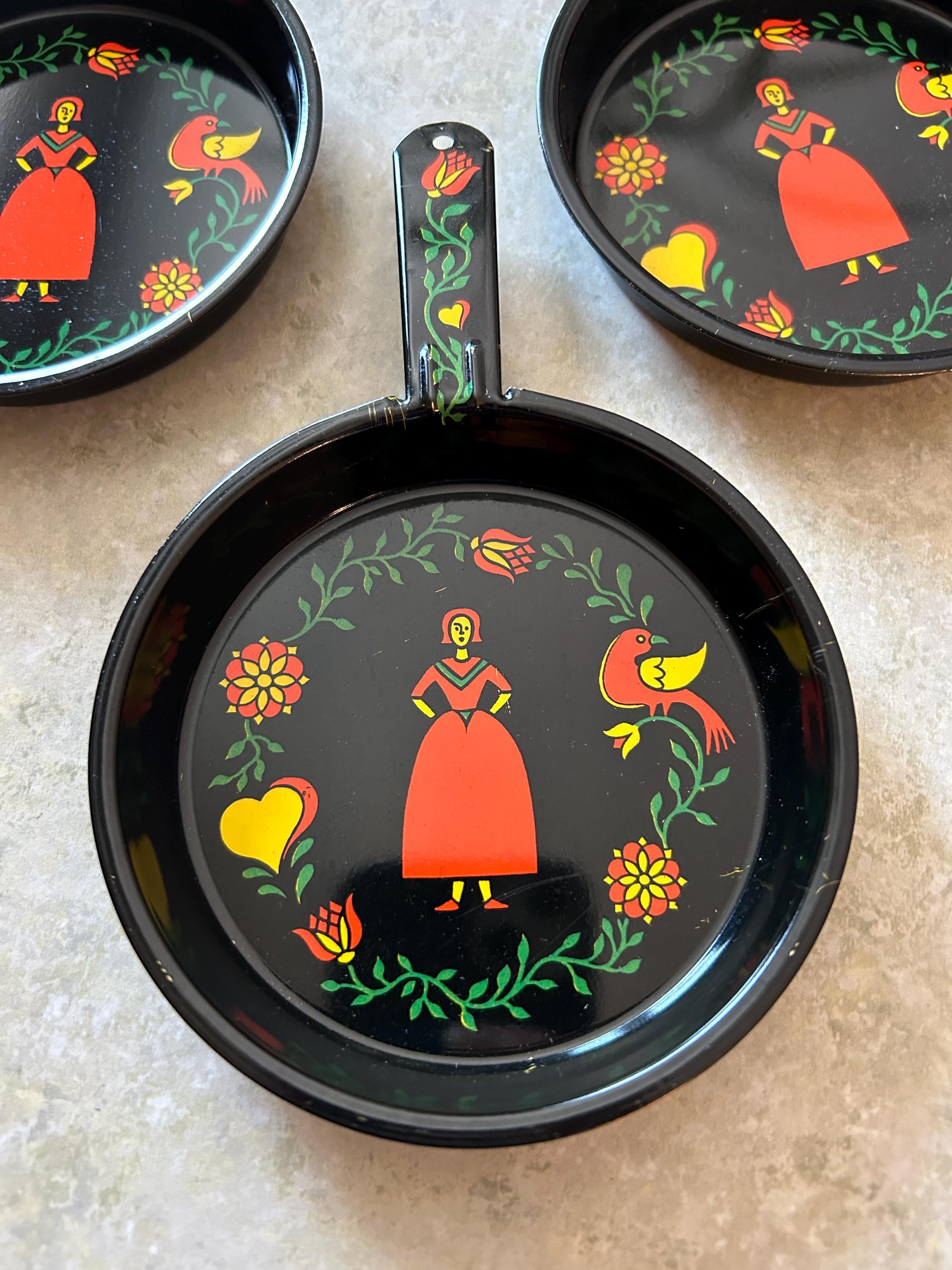 Vintage Set of 3 NOS PA Dutch Painted Tin Child Size Frying Pans ...