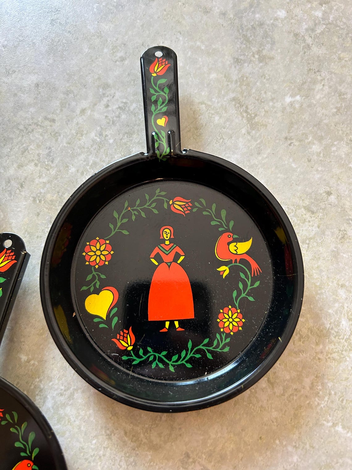 Vintage Set of 3 NOS PA Dutch Painted Tin Child Size Frying Pans ...