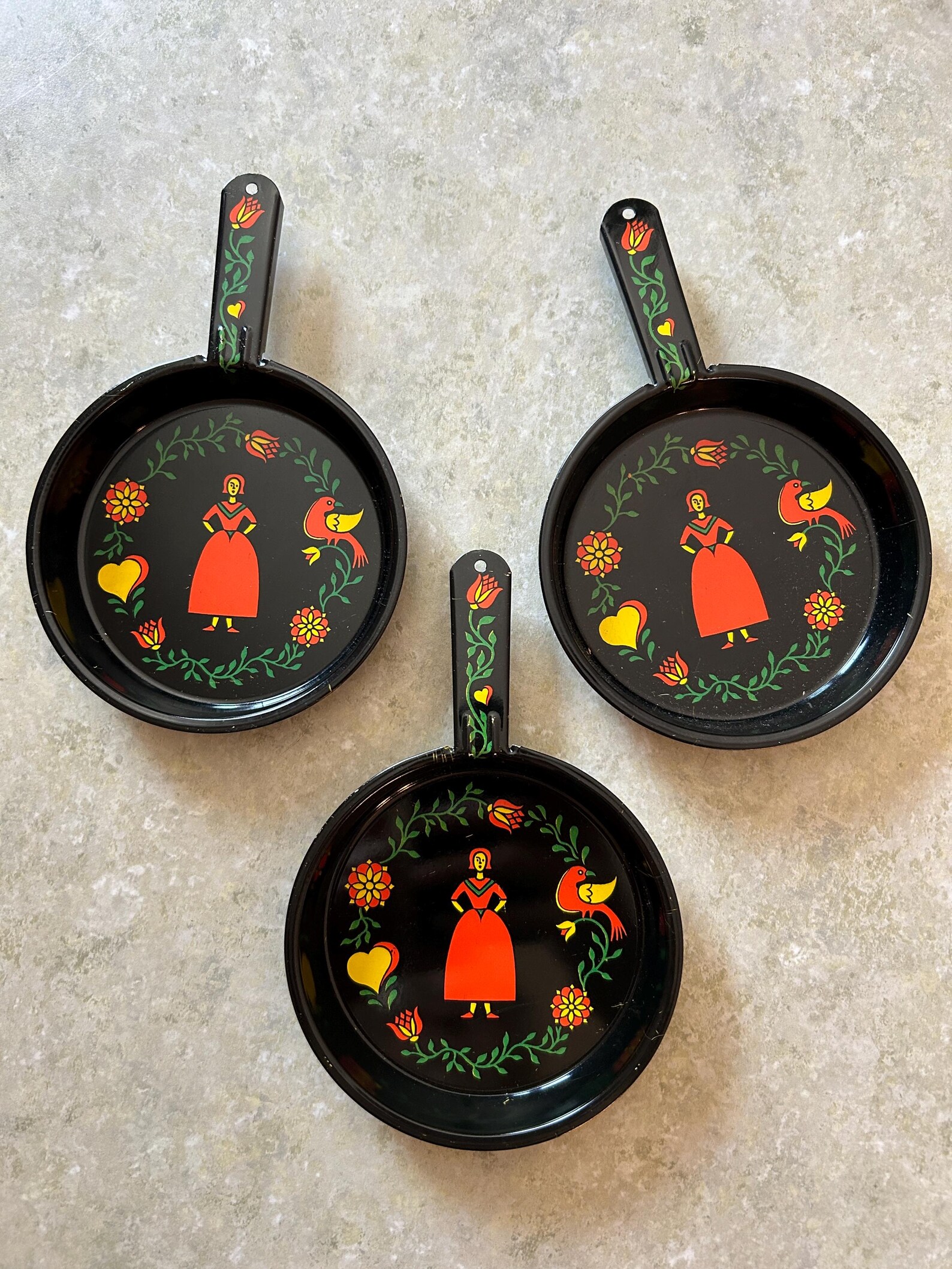 Vintage Set of 3 NOS PA Dutch Painted Tin Child Size Frying Pans ...