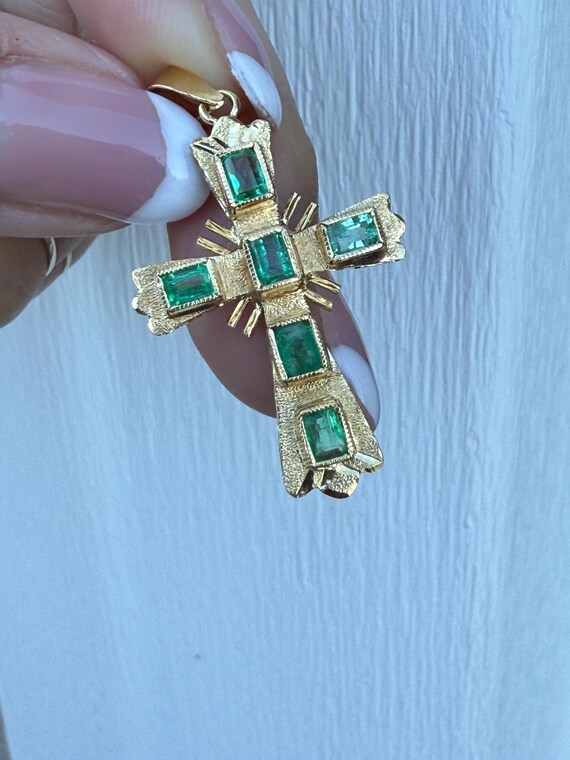 Bezel Set Columbian Emerald Cross 14k Yellow Gold Pen… - Gem