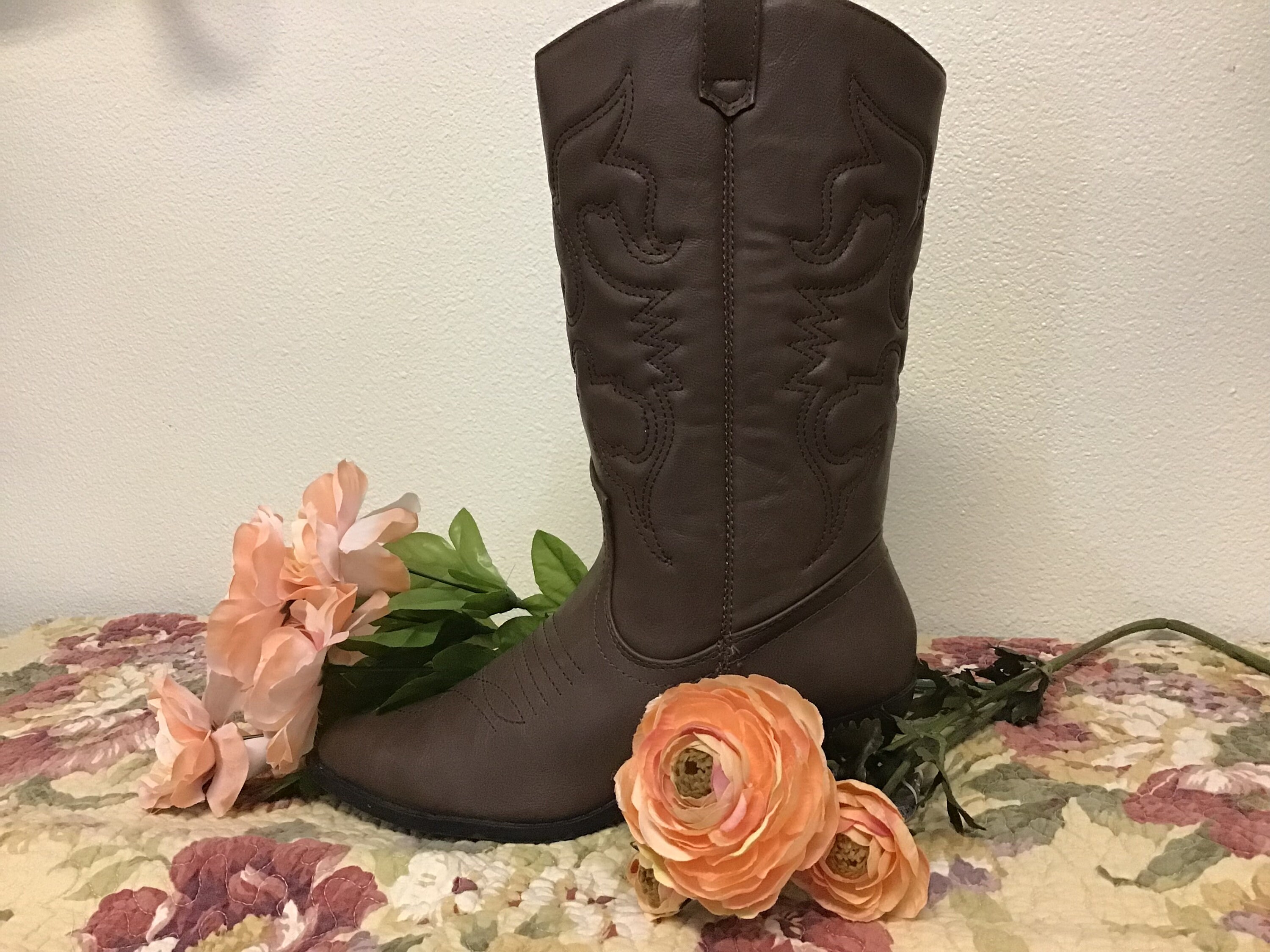 Cowboy Spring & Summer Boot Wreath, Porch Decor, White Lilacs, Peach ...