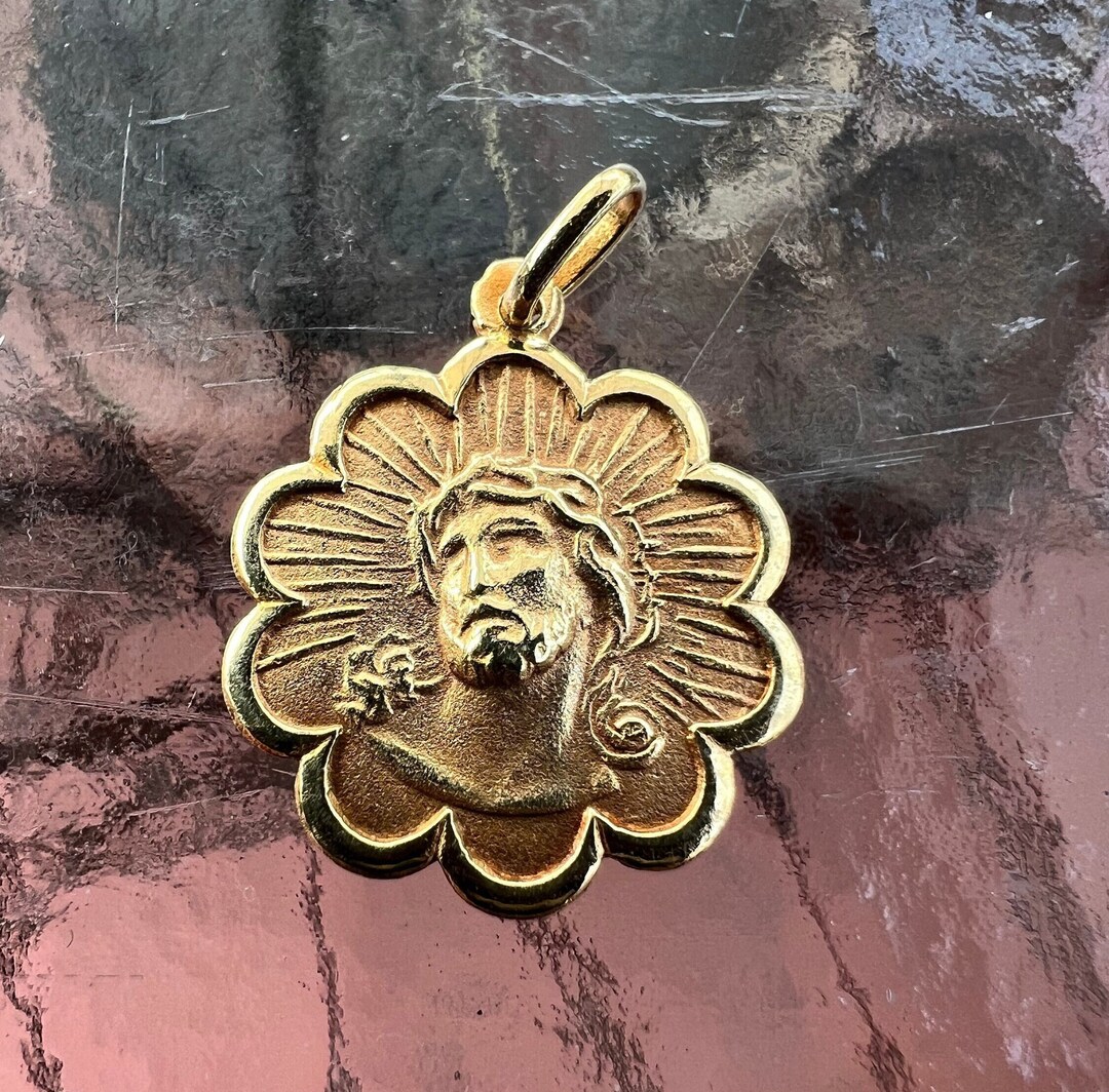 Vintage, 18K Gold, Jesus Medallion, Religious Pendant, 750 Gold, 21.5mm ...