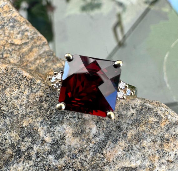 Vintage, 14K Gold, Garnet Ring With Diamonds, EMA, Si… - Gem