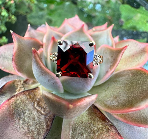 Vintage, 14K Gold, Garnet Ring With Diamonds, EMA, Si… - Gem