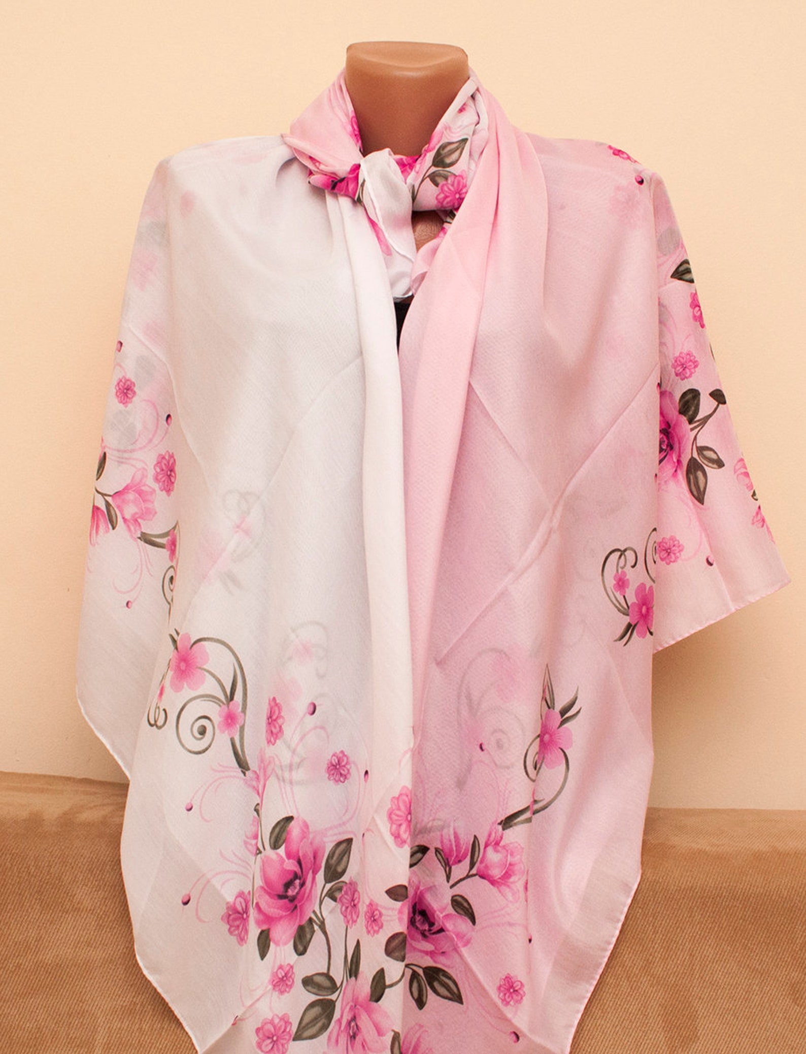 Foulard floral en soie, Foulard ukrainien, NOUVEAU châle, Châle ...