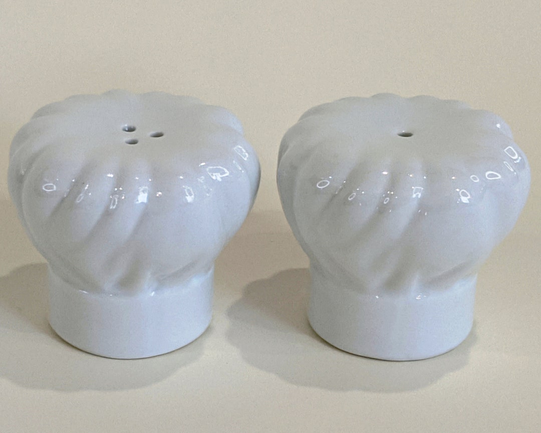 Salt Pepper Shakers: Chef Hats–white Ceramic–vintage "le Chef" - Etsy